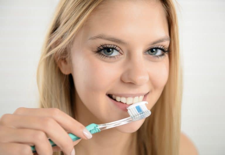 Wann ist der richtige Zeitpunkt zum Zähne putzen? | Dr. Geiger